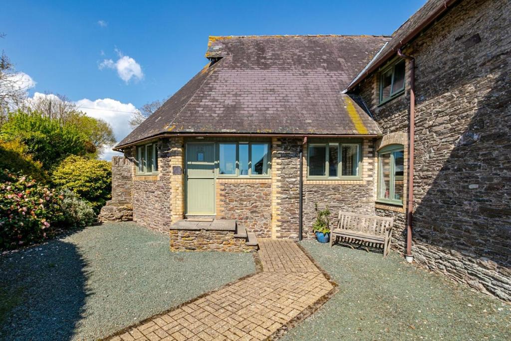 Grade II Old Engine House, on the SW Coast Path, Noss Mayo (updated ...