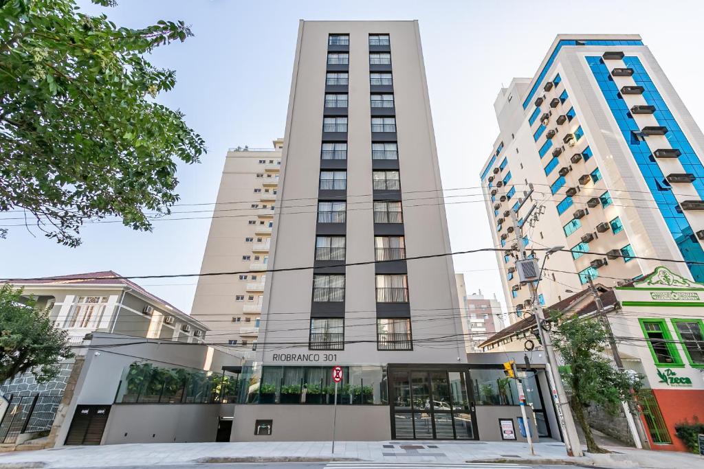 Studios Rio Branco by Viva - Prédio moderno, aptos com cama king-size no centro de Floripa ...