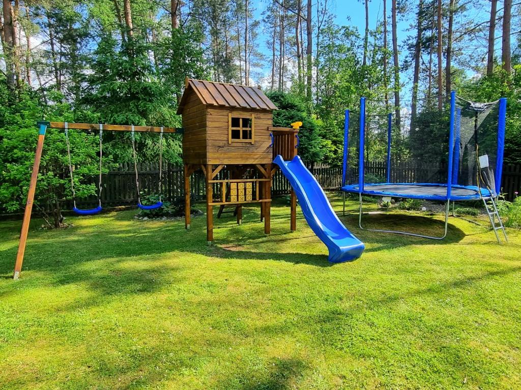 Chatka Baby Jagi - Kaszuby Niesiołowice - Dom w lesie pośród 3 jezior ...