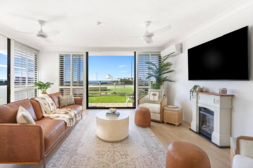 Beach Front Oasis with Private Courtyard, Gold Coast (updated prices 2026)