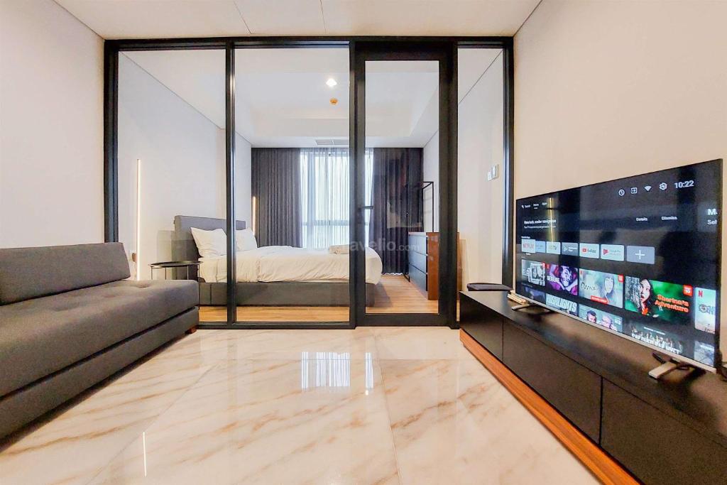 Cozy and Elegant 1BR The Smith Alam Sutera Apartment By Travelio ...