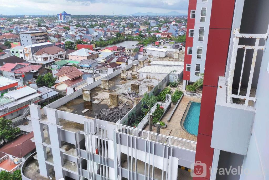 Cozy and Best Deal Studio Apartment Vida View Makasar By Travelio ...