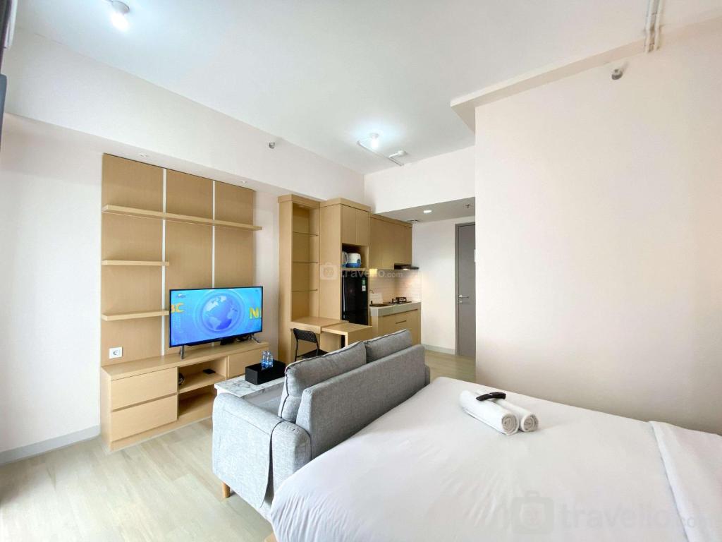 Comfort and Simply Design Studio at Vasanta Innopark Apartment By Travelio, Cikarang (updated ...