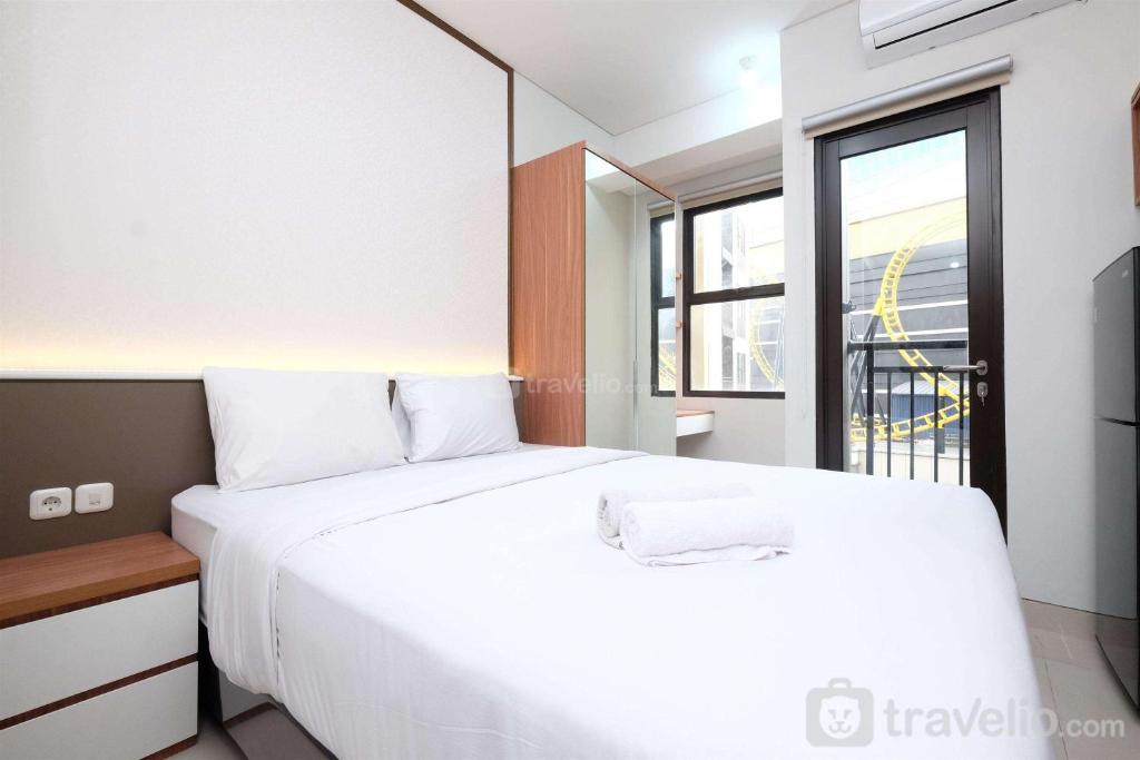 Simply and Comfort Design Studio Room at Transpark Cibubur Apartment By ...