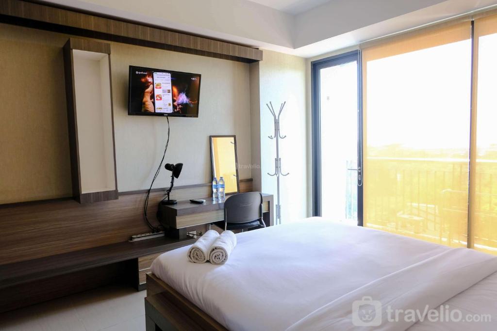 Homey Studio Room at 6th Floor Beverly Dago Apartment By Travelio ...