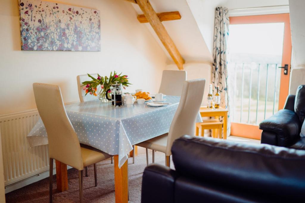 Seascape Cottage, Lydstep (updated prices 2026)