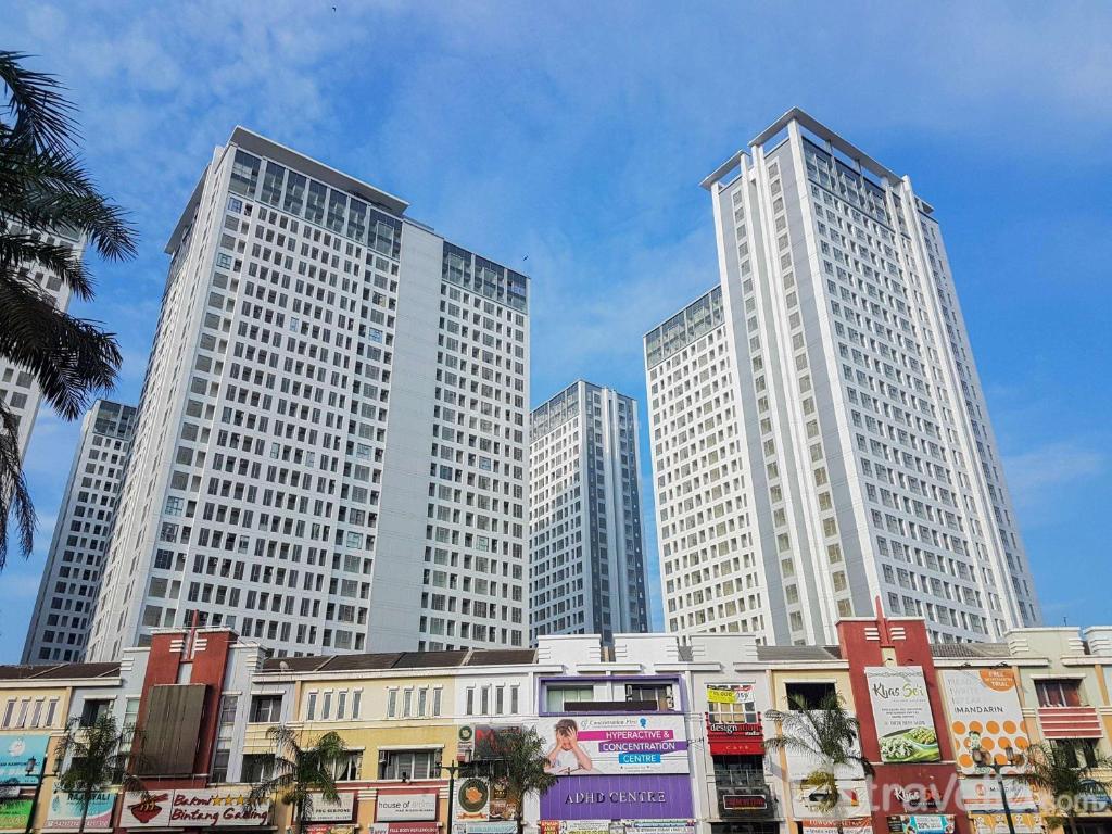 Comfortable and Nice 1BR at M-Town Signature Apartment By Travelio ...