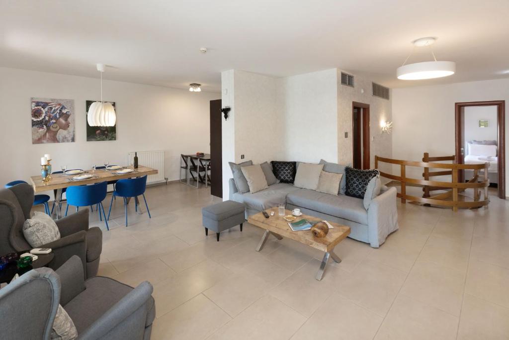 Holiday Maisonette in Varkiza by GHH, Vari (updated prices 2026)