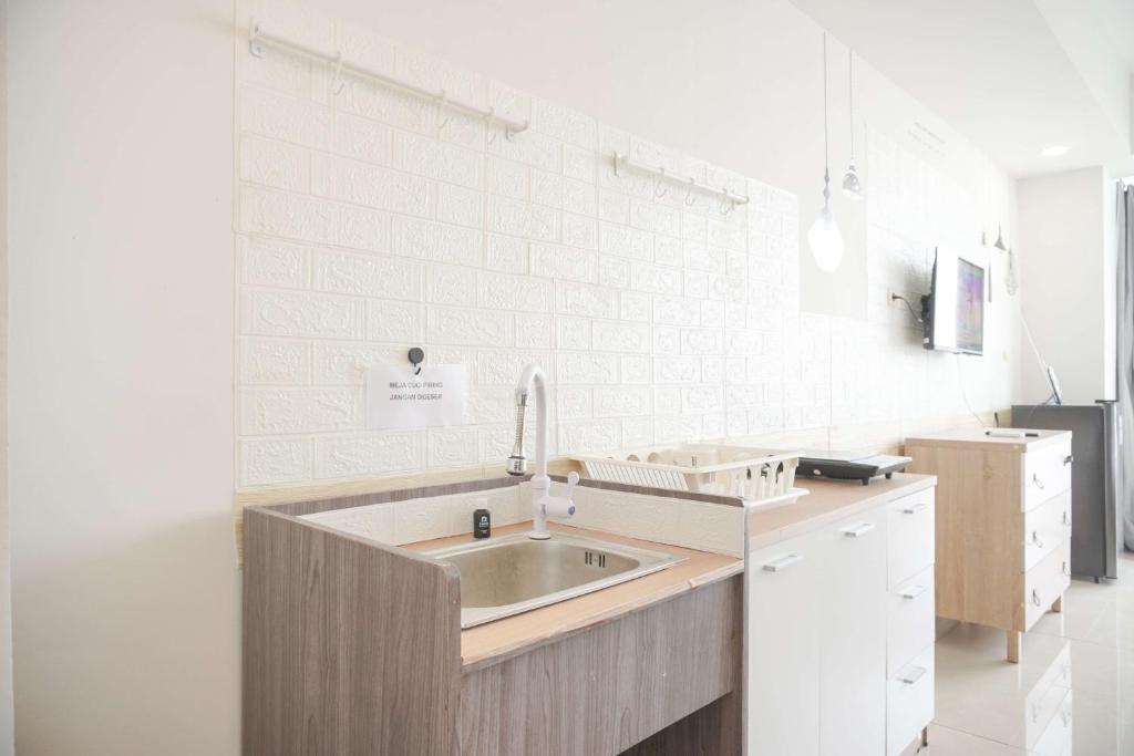 Comfortable Studio at Harco Mangga Besar Apartment By Travelio, Jakarta ...