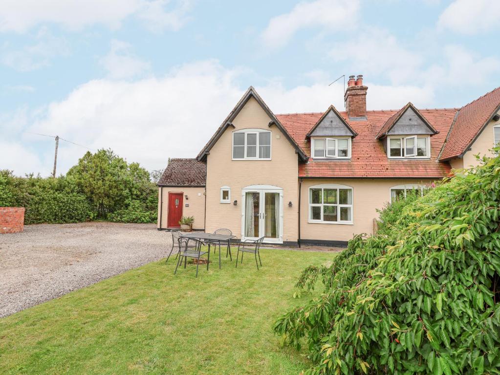 Orchard Cottage, Shrewsbury (updated prices 2025)