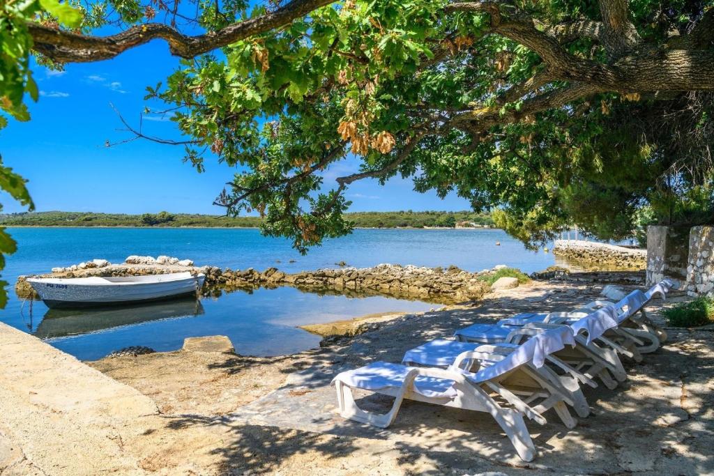 Wunderschönes Ferienhaus in Pomer mit Großem Garten, Pula (updated ...