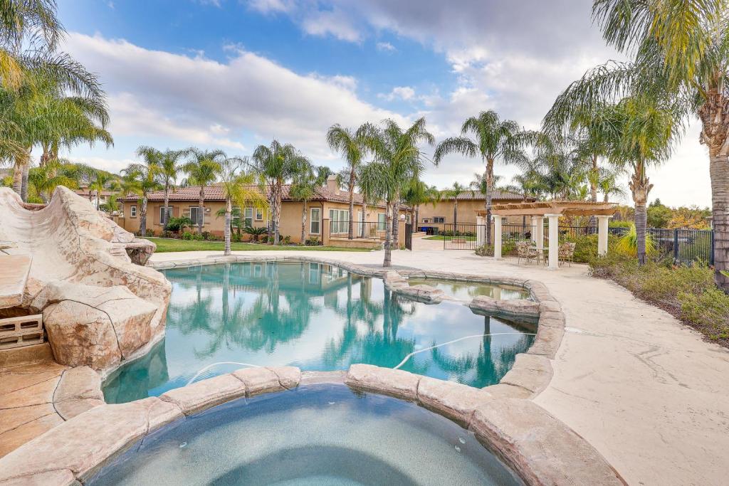 10 Mi to Dtwn Riverside Triplex with Pool, Riverside (updated prices 2025)