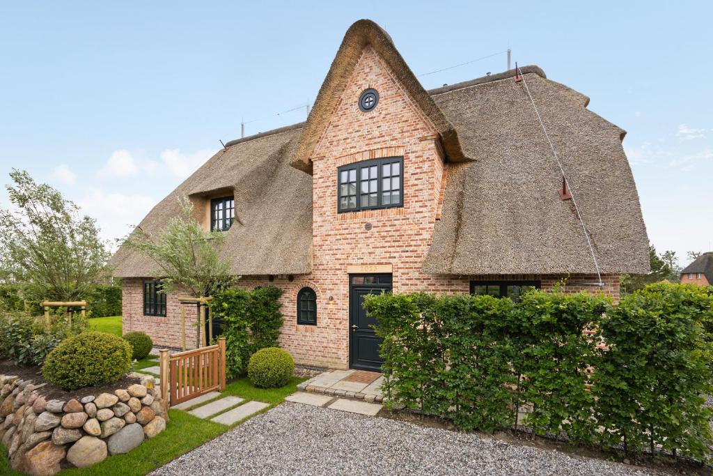 Dansk Skuul Haus 1, List (prețuri actualizate 2025)