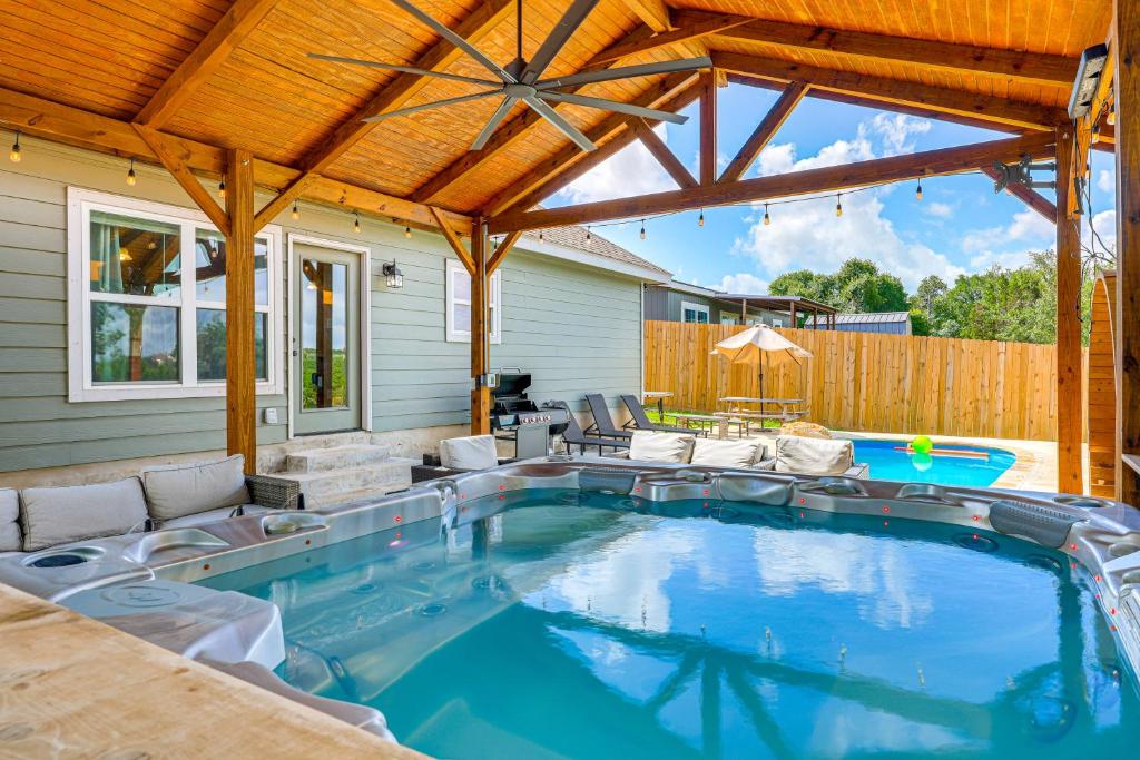 Pool, Spa, Sauna and Arcade! Canyon Lake Home, Canyon Lake (updated ...