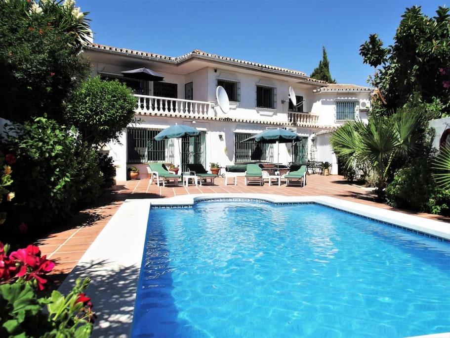 Luxury Oasis 4-Bedroom Villa with Private Pool in Fuengirola, Costa del ...