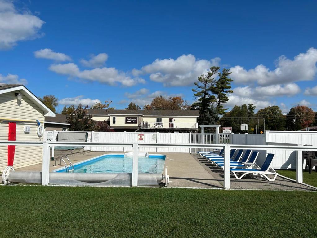 Centennial Motel, Sauble Beach (updated prices 2026)