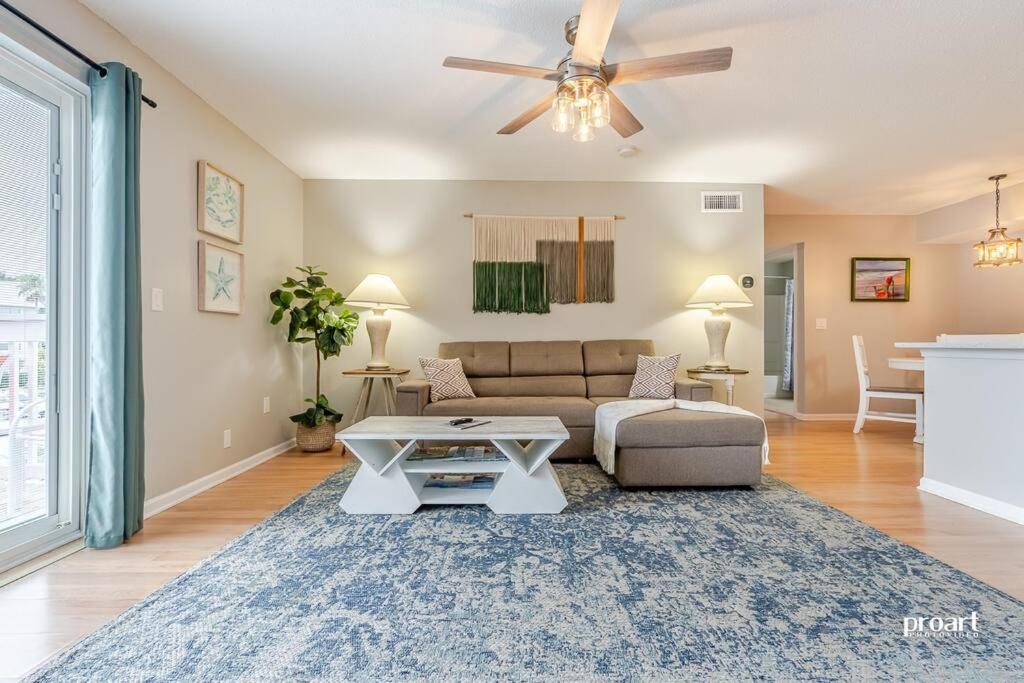 Hidden Gem - pool access, walk to beach, Destin (updated prices 2025)