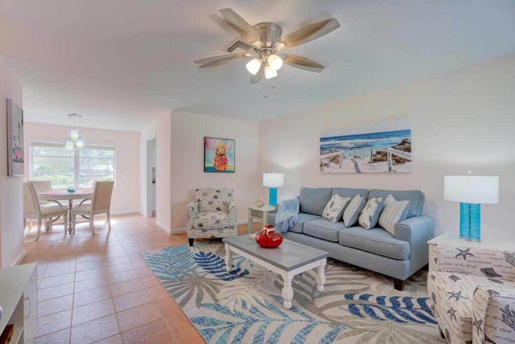Paradise Found! Minutes to Ocean-Shopping-Golf, Palm Beach Gardens ...