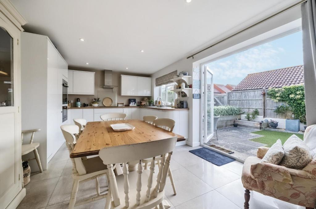Bayside - Bracklesham Bay, Chichester (updated prices 2026)