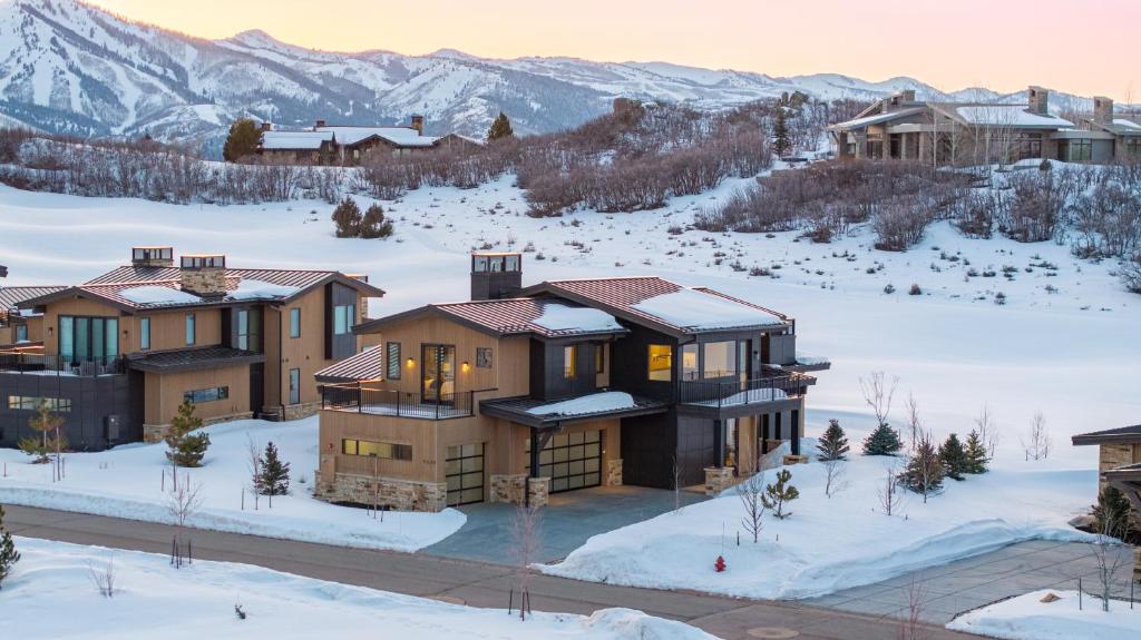 Remarkable Home in Tuhaye with Private Hot Tub, Golf Course Views ...