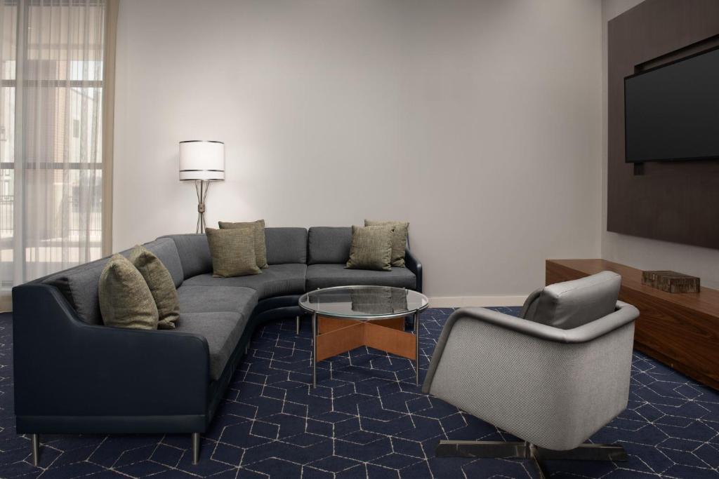 Courtyard by Marriott Syracuse Downtown at Armory Square, Syracuse ...