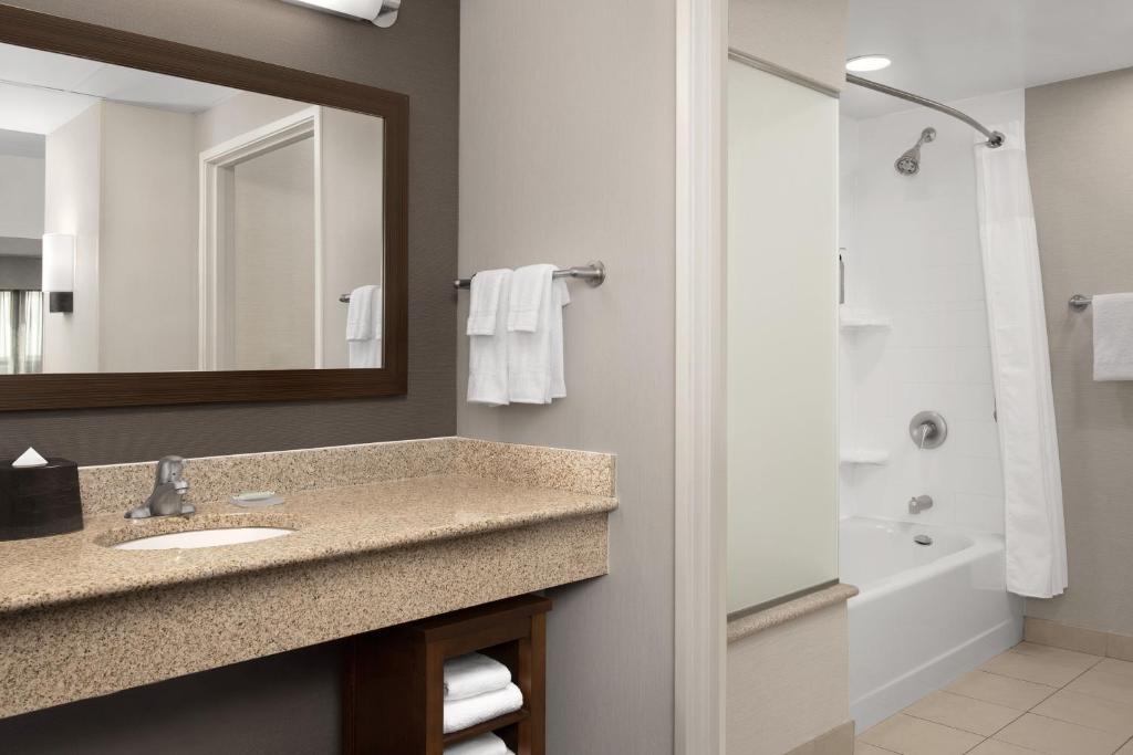 Courtyard by Marriott Syracuse Downtown at Armory Square, Syracuse ...