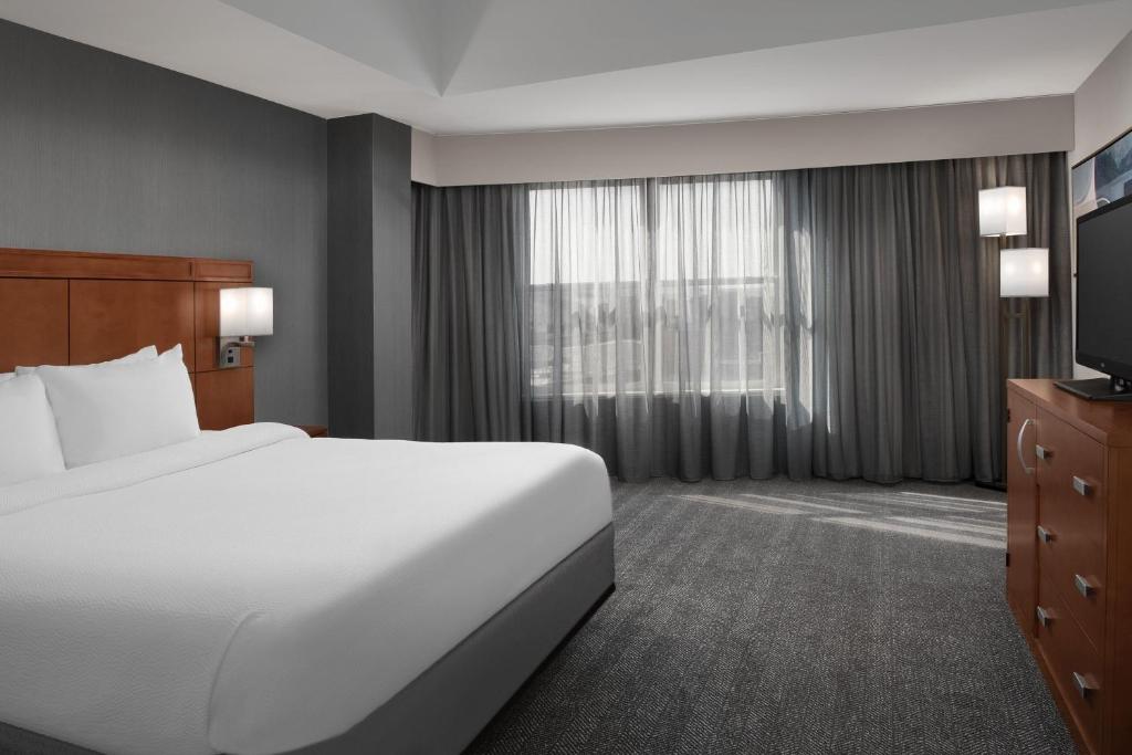 Courtyard by Marriott Syracuse Downtown at Armory Square, Syracuse ...