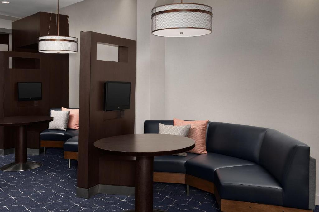 Courtyard by Marriott Syracuse Downtown at Armory Square, Syracuse ...