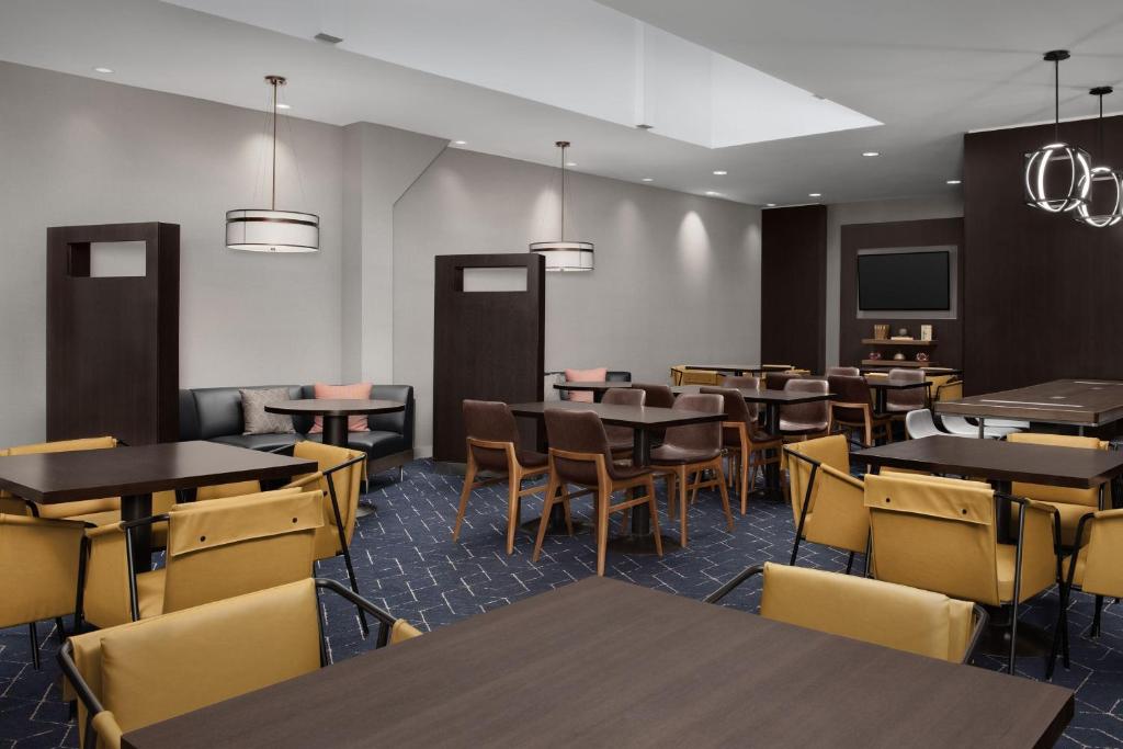Courtyard by Marriott Syracuse Downtown at Armory Square, Syracuse ...