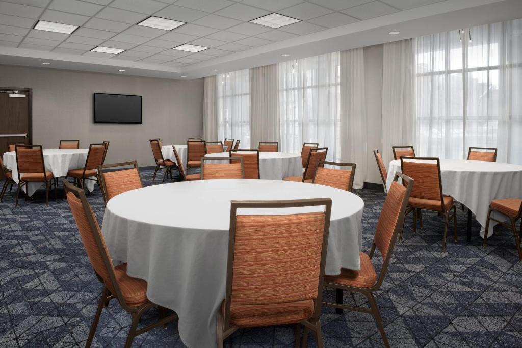 Courtyard by Marriott Syracuse Downtown at Armory Square, Syracuse ...