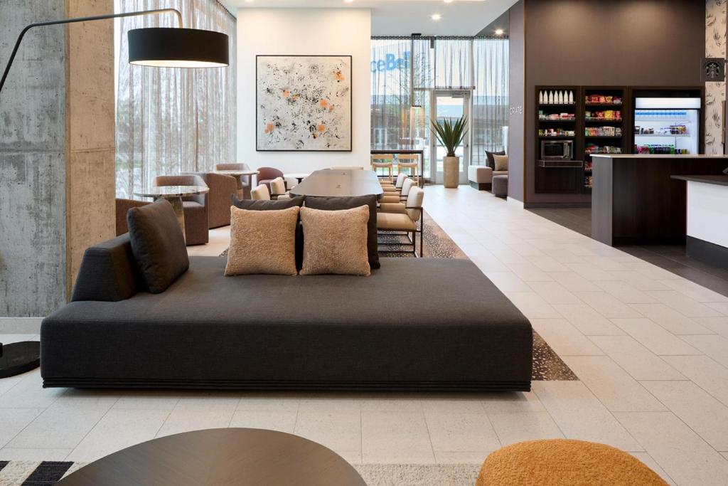 Courtyard by Marriott Montreal Laval, Laval (updated prices 2025)