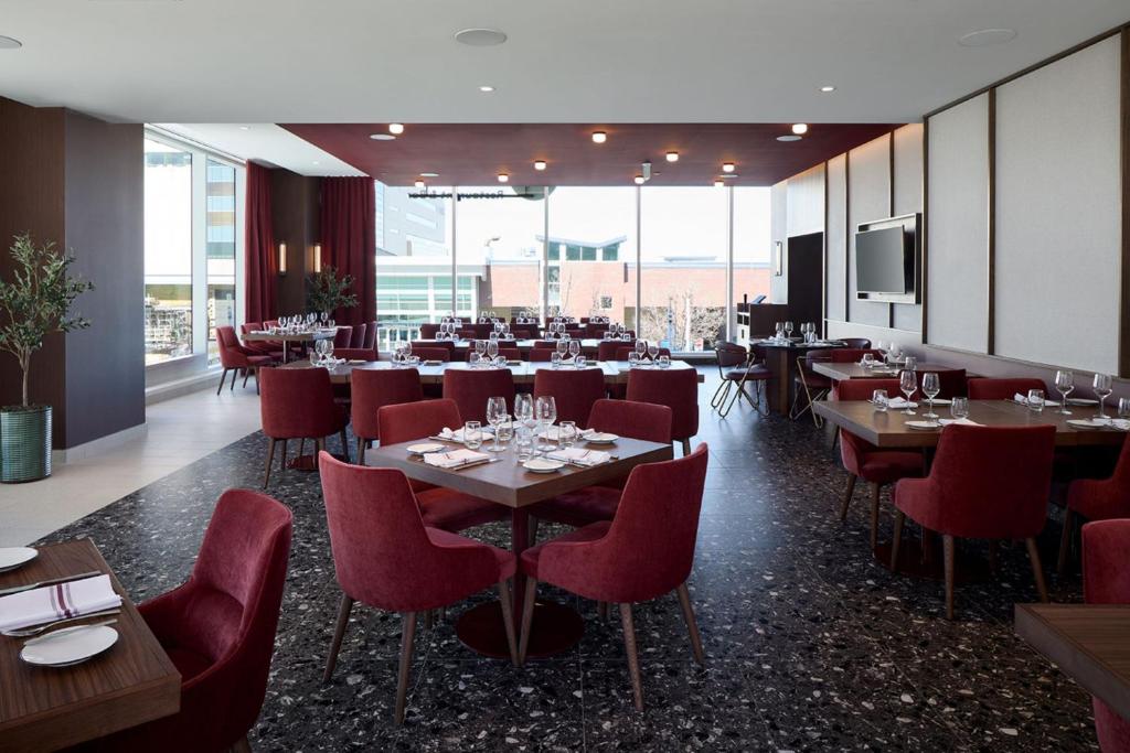 Courtyard by Marriott Montreal Laval, Laval (updated prices 2025)