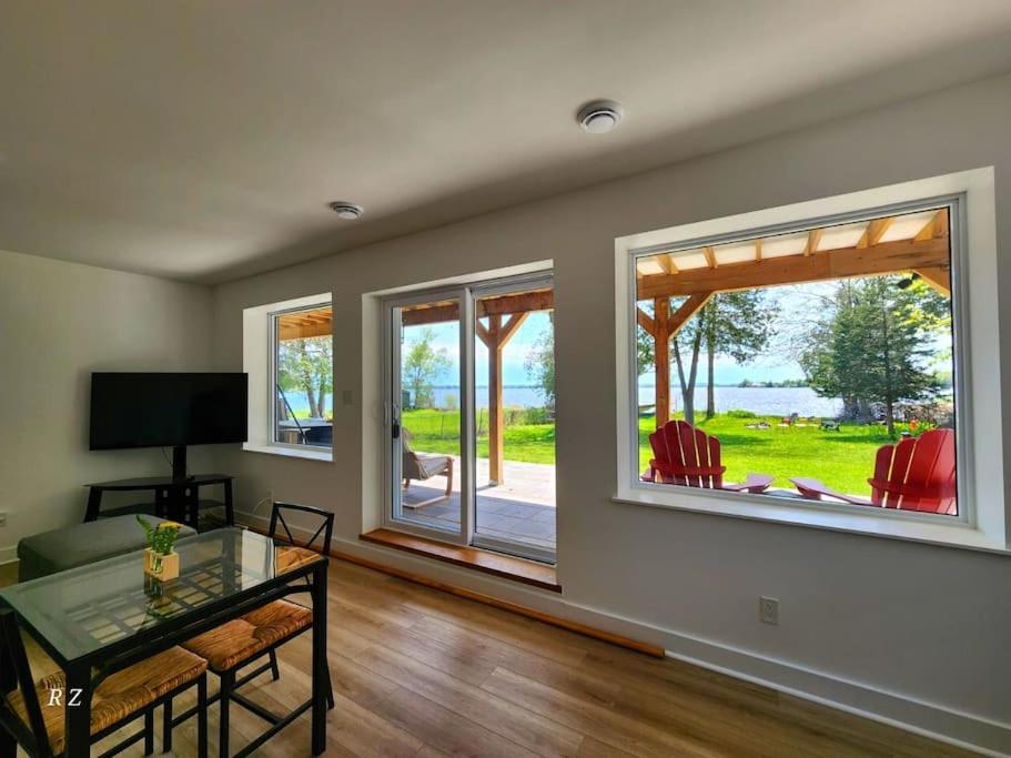 Lakefront Dove Cottage, Adult retreat, Perth (updated prices 2024)