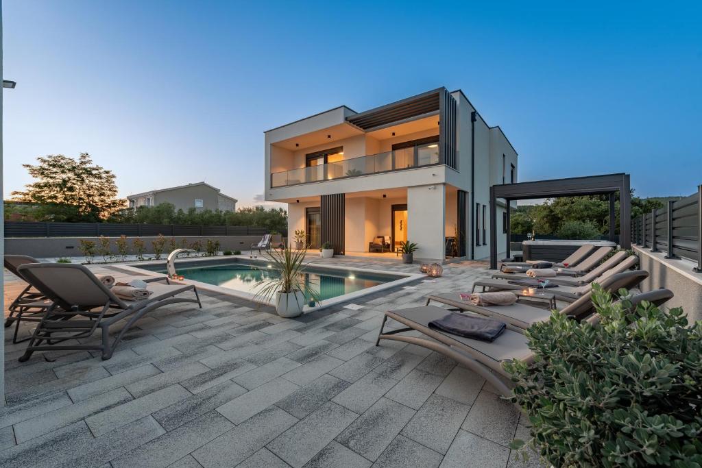 Modern 4BR Villa, Pool, Jacuzzi, Near Zadar, Bibinje (updated prices 2024)