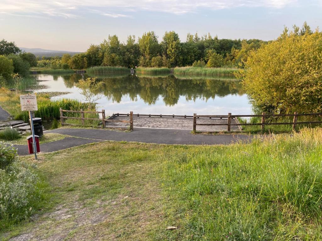 The Pink House, Banwen, Coelbren (aktualisierte Preise für 2025)