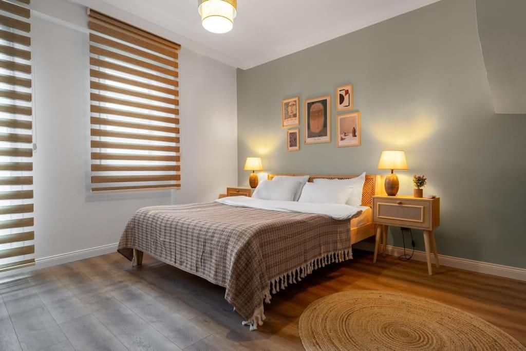 Luxury Scandinavian Design 2BR Duplex Near Tomtom, Estambul (precios ...