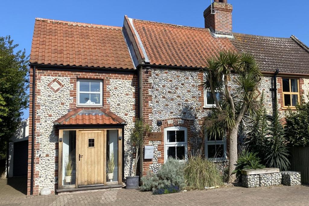 Bulmer Cottage by Winterton Cottages, Winterton-on-Sea (updated prices ...