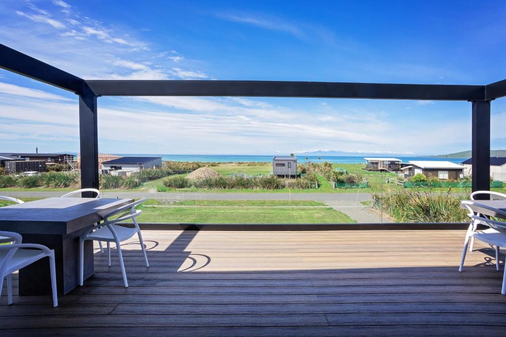 Southern Breeze - Colac Bay Beach House, Riverton (updated prices 2026)