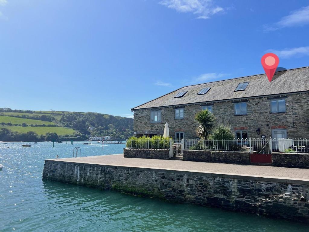 Sailmakers, Salcombe (updated prices 2025)