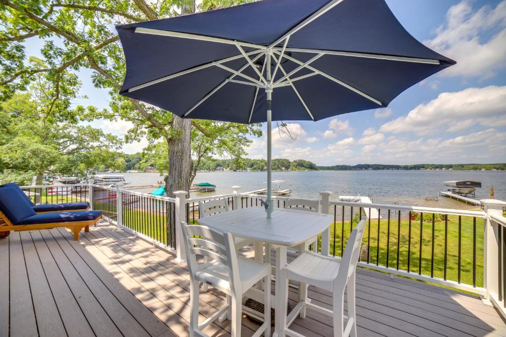 Lake Retreat with Fire Pit Pierson Paradise!, Howard City (updated ...