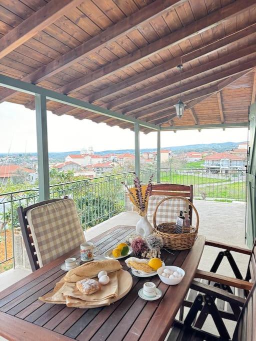 Traditional two-story house just 15' from Kalamata, Valíra (updated ...