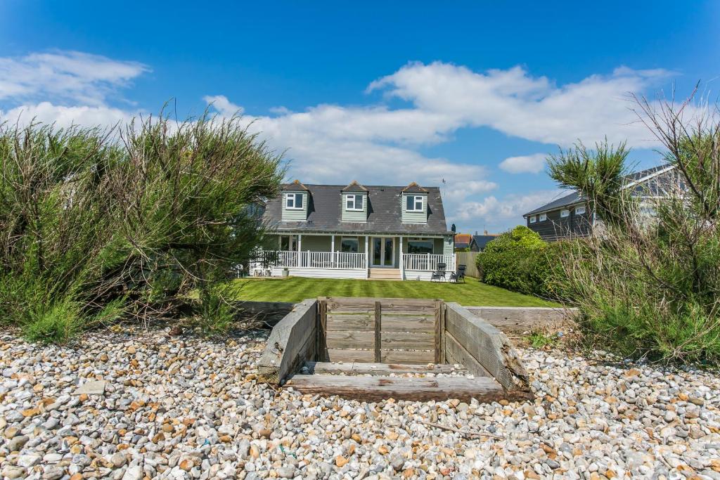 Sunshine - Beachfront home in Bracklesham Bay, Chichester (updated ...
