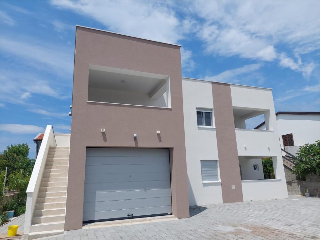 Vanli, Vir (updated prices 2026)