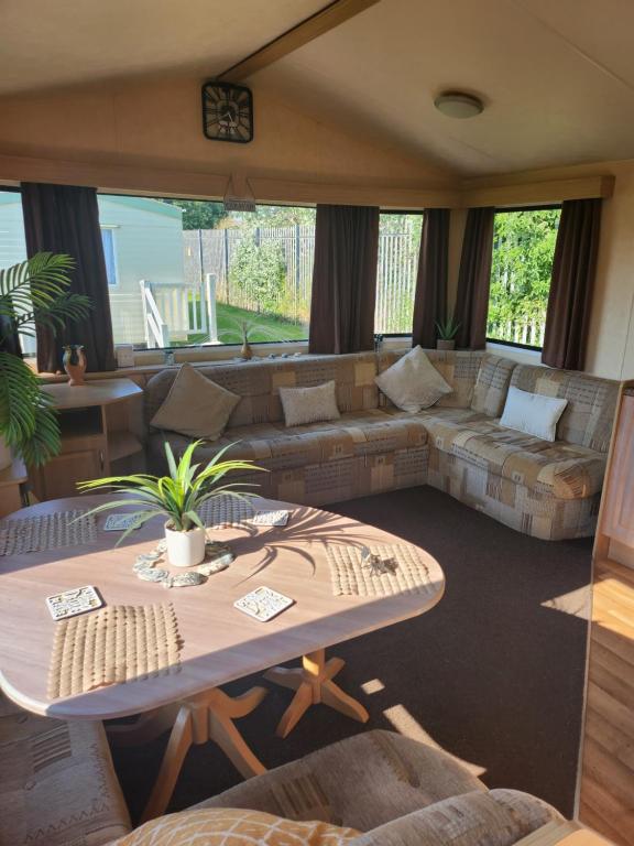 promenade 3mins fantasy island on the beach min 3 nights 6 berth ...