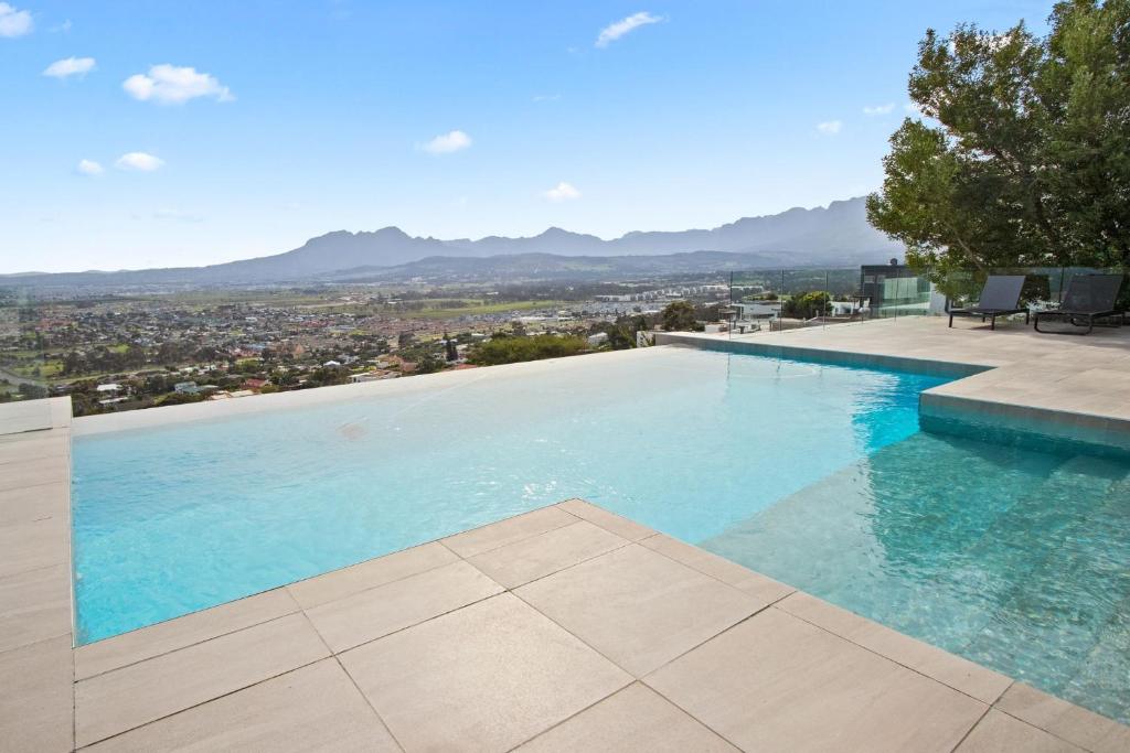 Restio View 11 by Host Agents, Cape Town (updated prices 2025)