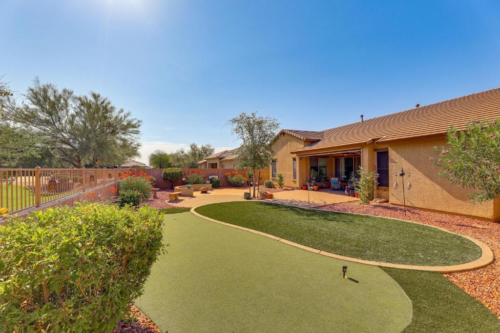 Stylish Goodyear Home with Putting Green!, Liberty (updated prices 2024)