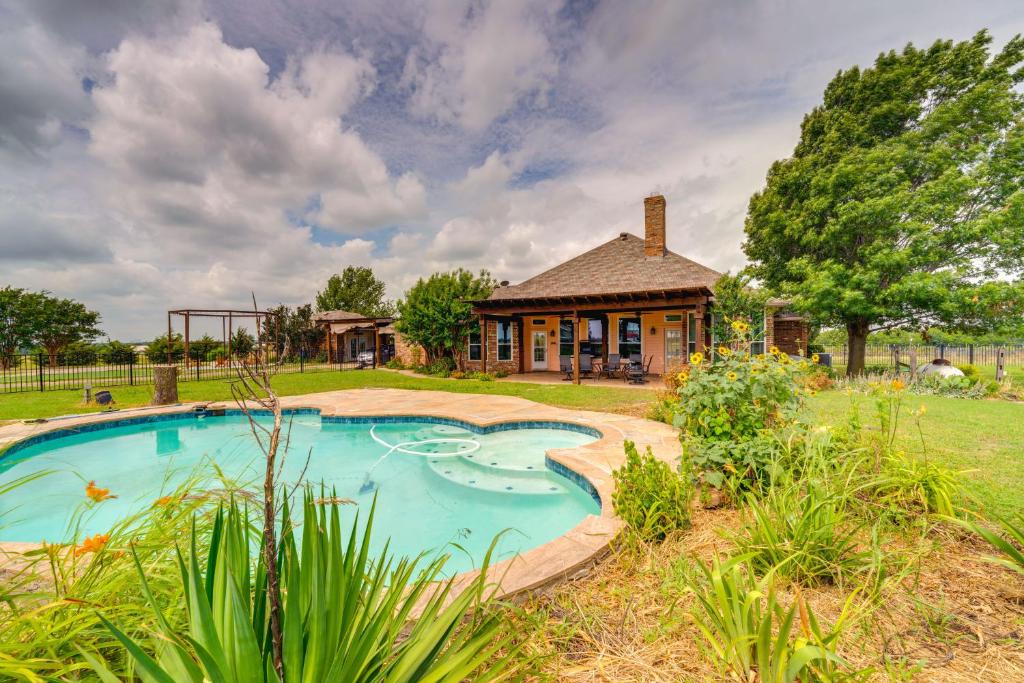 On 10 Acres Celina Ranch with Pool and Fire Pit!, Celina (updated prices 2025)