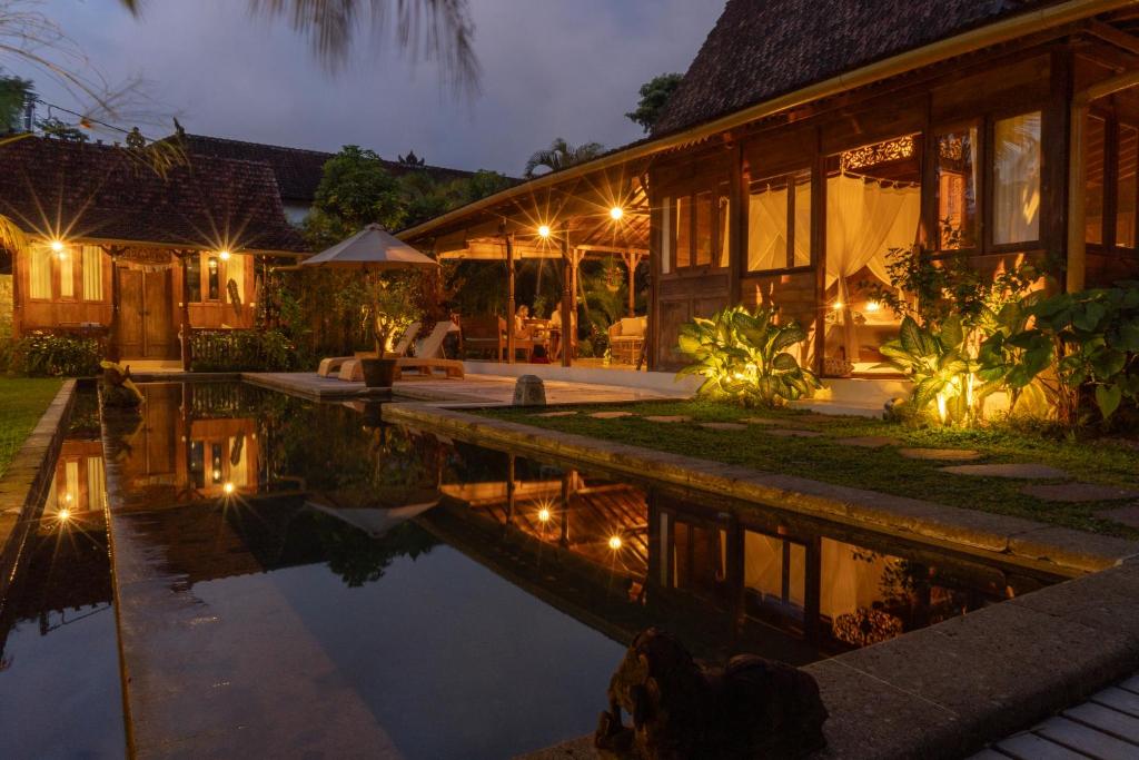 Lovely joglo in gorgeous Sayan, Ubud 7pax, Ubud (updated prices 2025)