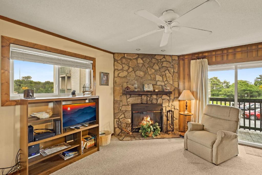 301 Pinnacle Inn road 2201 by Carolina Stays, Beech Mountain (updated ...