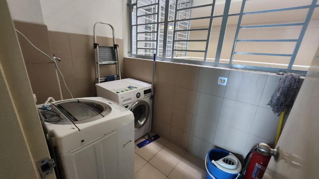 Imago The Loft 7 to 10 pax 2 bathroom 2 to 3 bedroom - LSS HomeStay ...